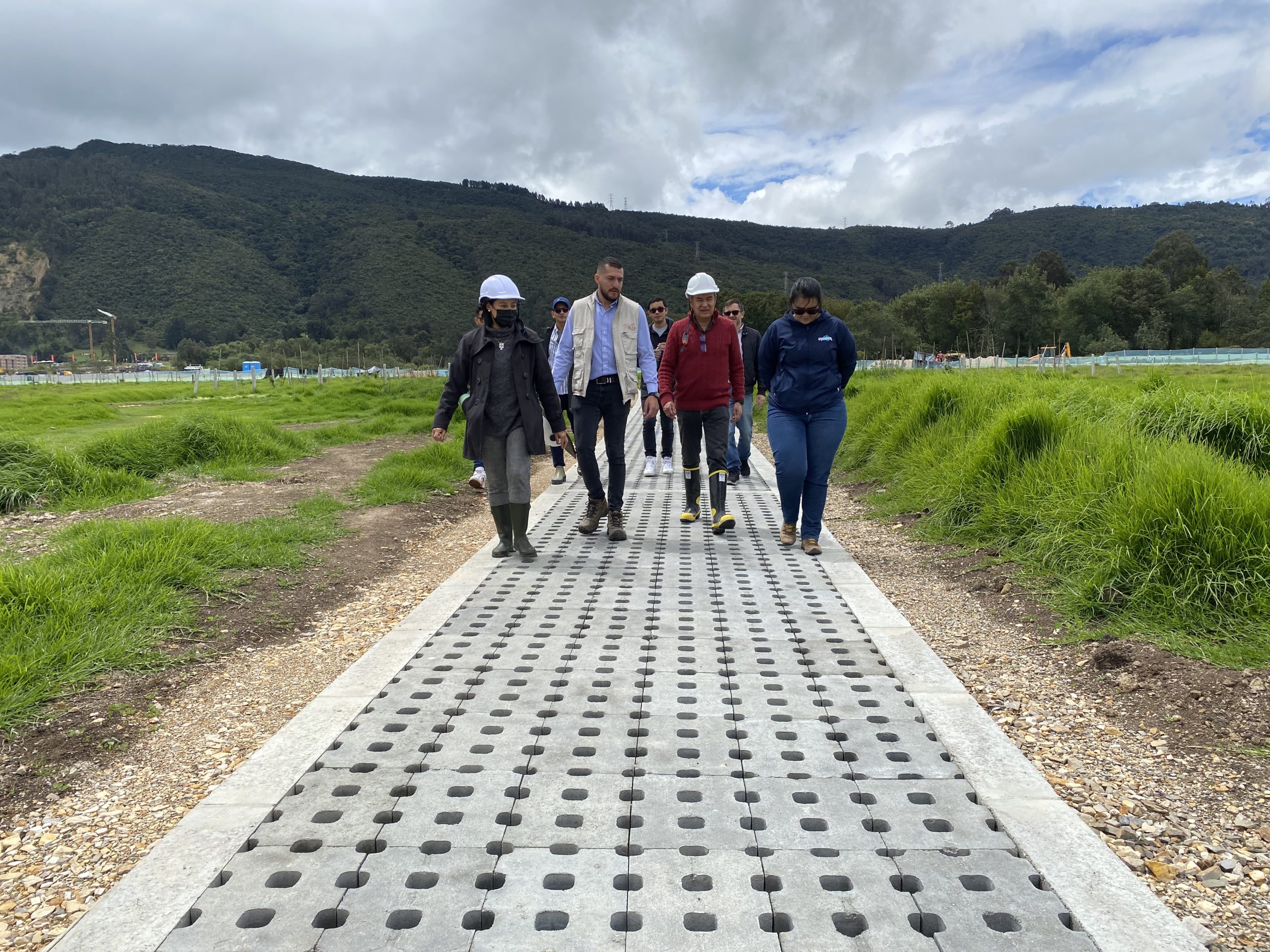 Lagos de Torca recibe los últimos 250 metros del sendero Chamicero, un ...